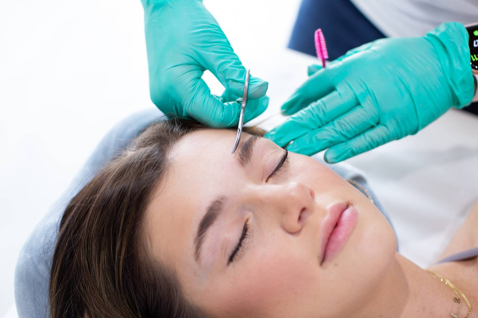 Forehead Hairline Waxing - Wax and Glo Studio